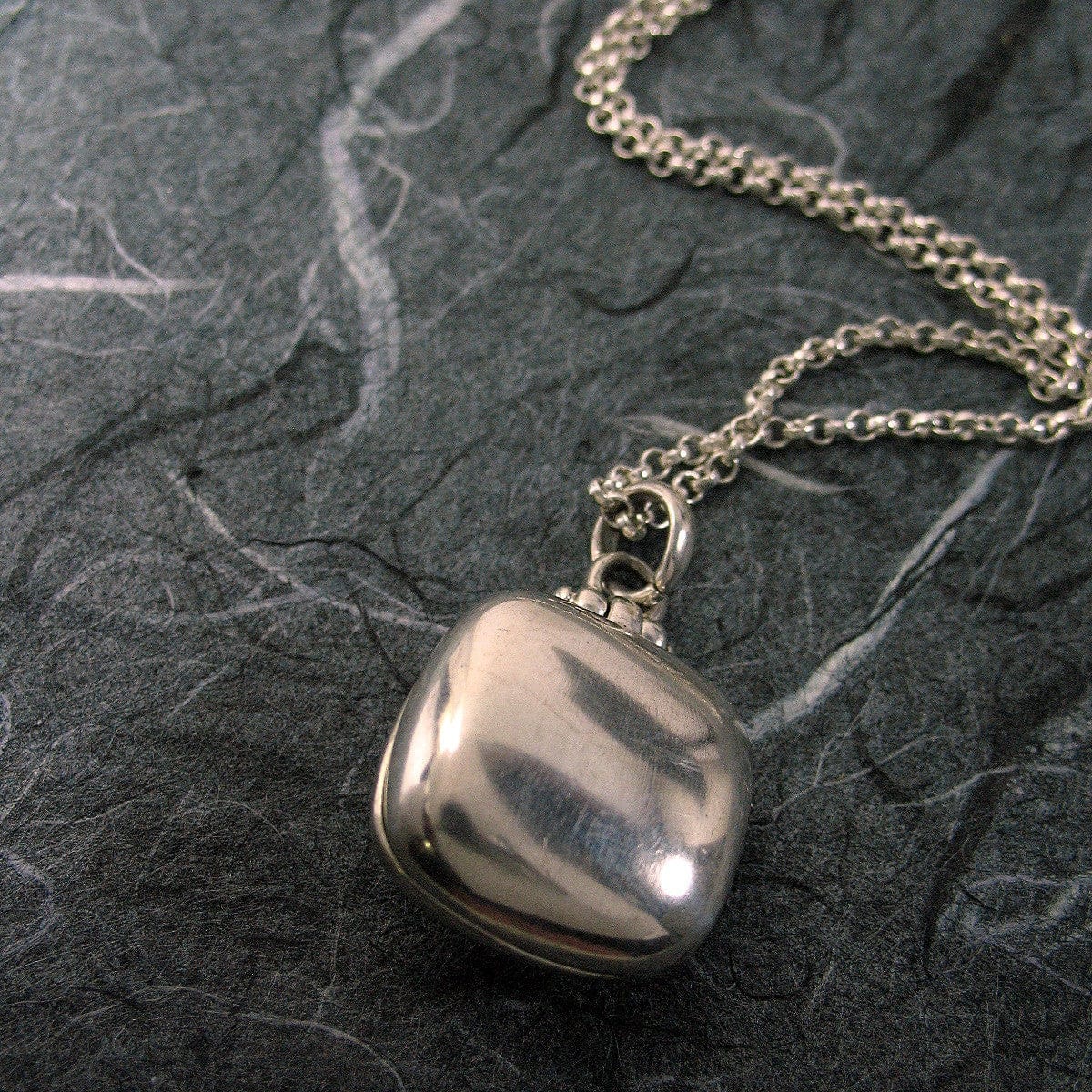 Rounded Square Locket Sterling Silver Garnet – ahuva.com